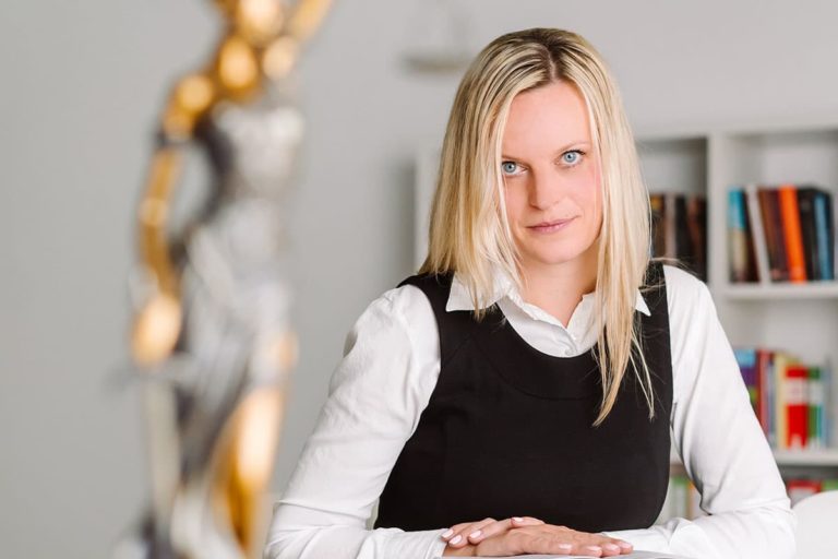 Domov - Odvetnica Andreja Barič